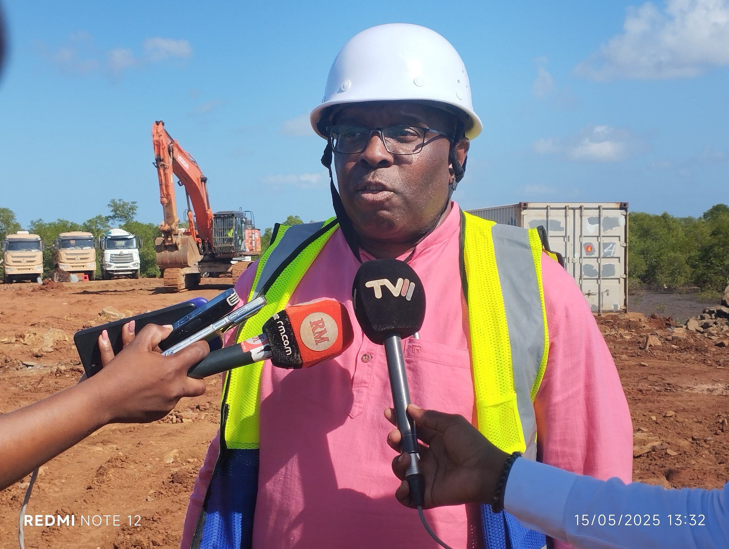 Obras no Porto de Angoche executadas a 20% - Wamphula Fax